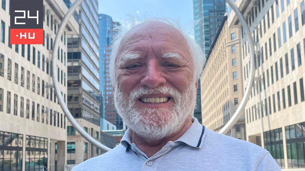 Arató "Hide the Pain Harold" András miatt megbénult a forgalom | 24.hu