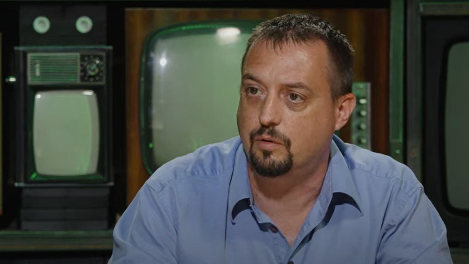 Kirúgott őrnagy: A miniszternek annyi a harci tudása, ami a Call of ...