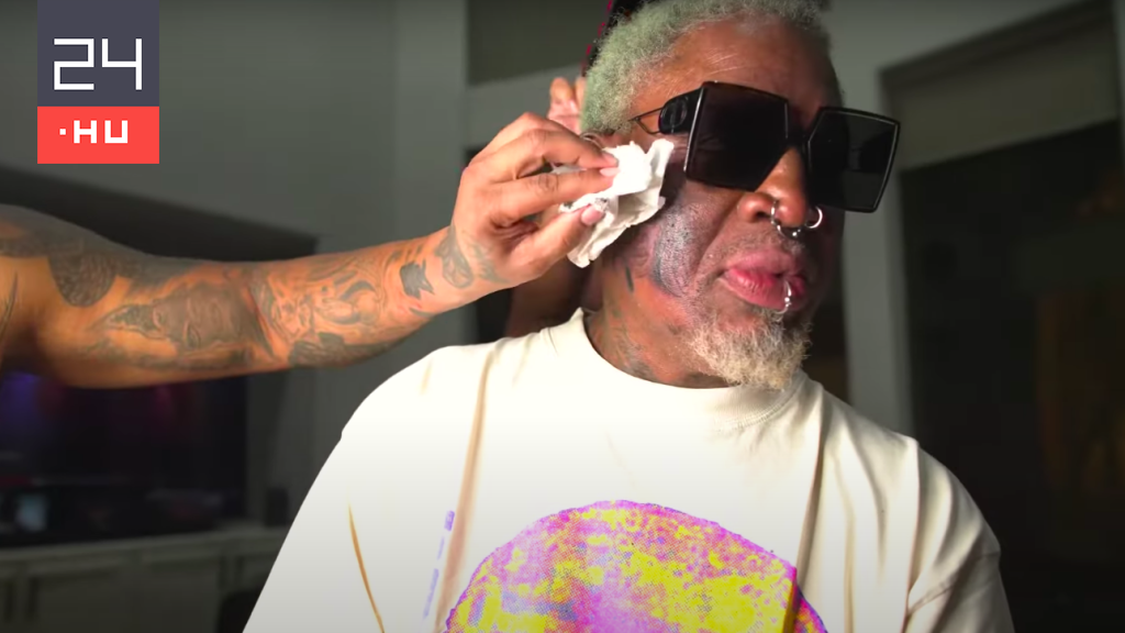 Bár barátnője ellenezte, a 62 éves Dennis Rodman az arcára tetováltatta ...