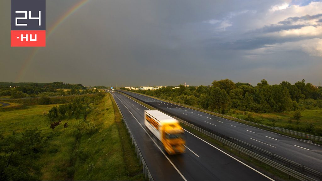 Egyszerre két baleset miatt van dugó az M7-esen a Balaton felé | 24.hu