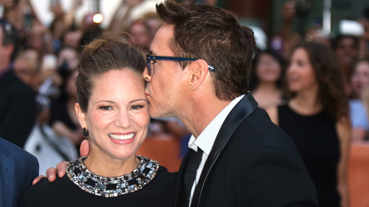 Robert Downey Jr. és felesége újraalkották 18 évvel ezelőtti esküvői ...