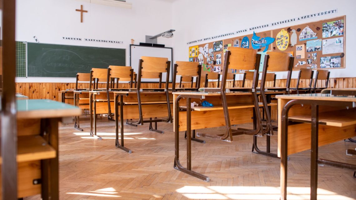 Elhagyta a pályát a fizika-matek szakos tanár, sírásóként dolgozik | 24.hu