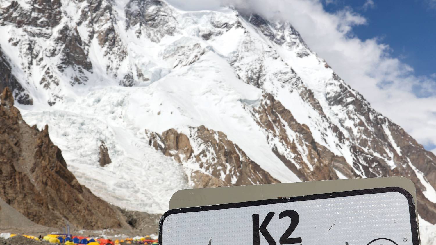 "Egy élő embert hagytak hátra, hogy csúcsokat döntsenek" – tragédia a ...