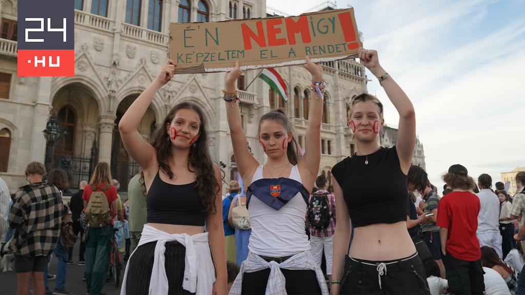 "Akkor tudnánk előre jutni, ha az egész ország kivonulna az utcára" | 24.hu