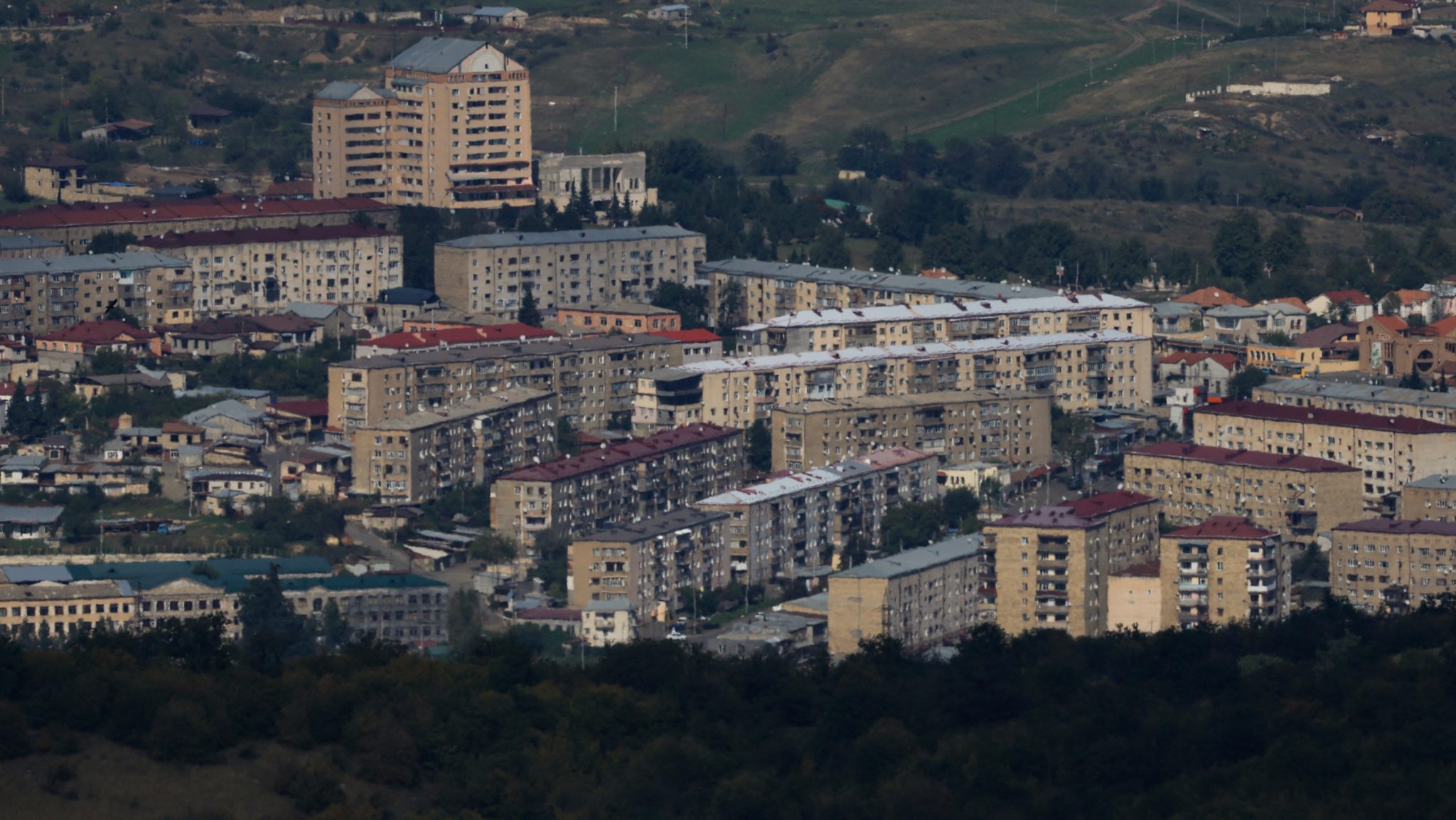 Kihalt Hegyi-Karabah fővárosa, hangosbemondóval keresik a ...
