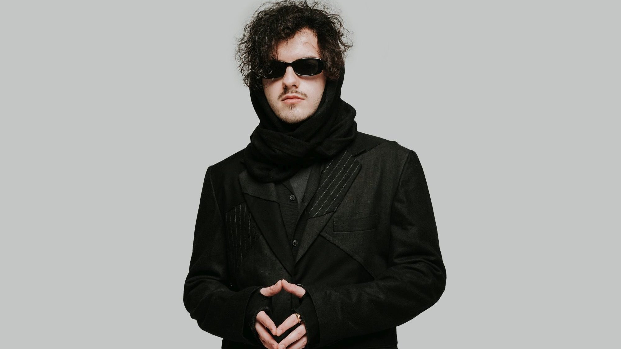 A Puskás Arénában lép fel Azahriah | 24.hu