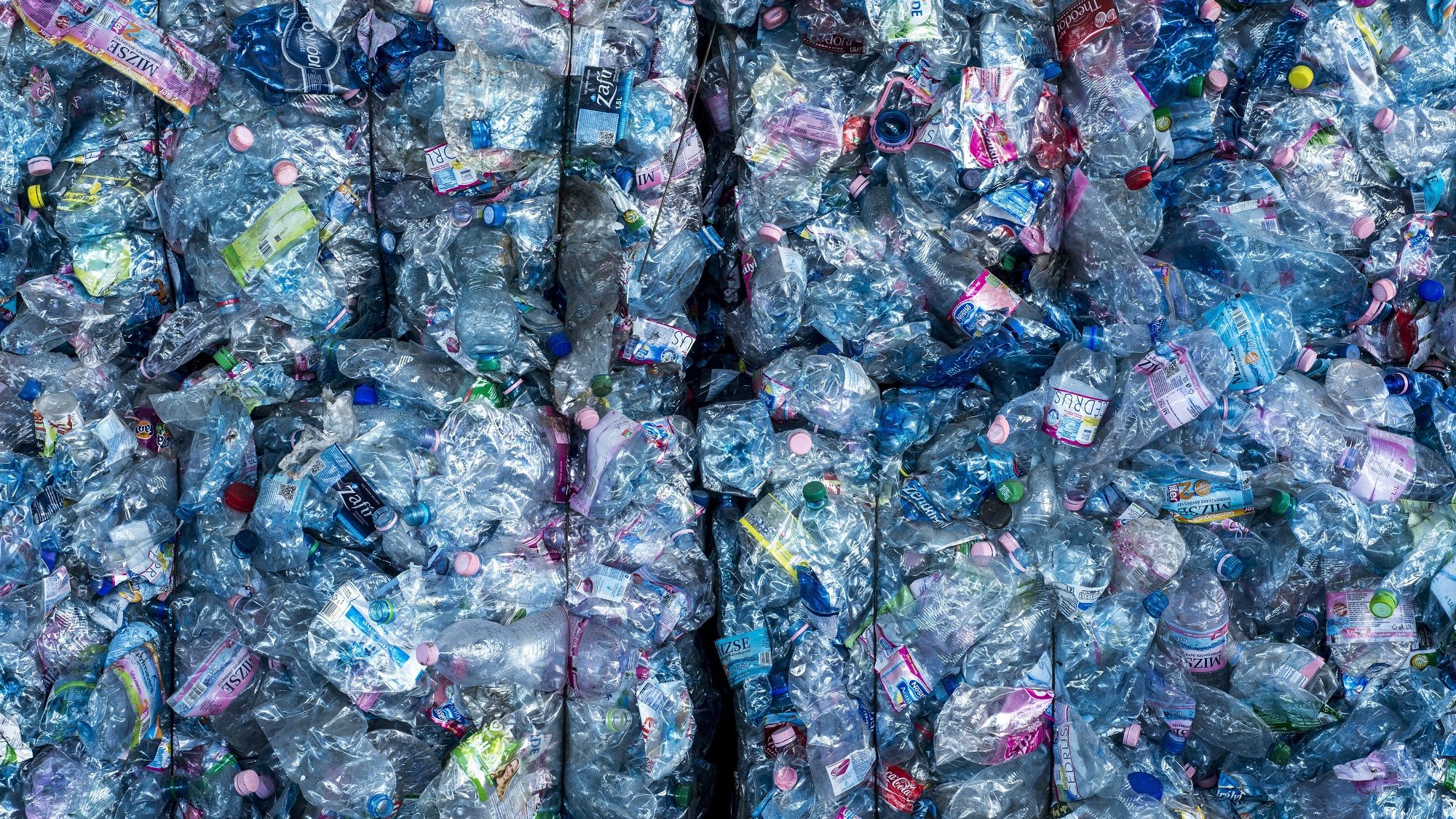 Palack-visszaváltás: sértetlenül kell bedobálni a flakonokat az ...