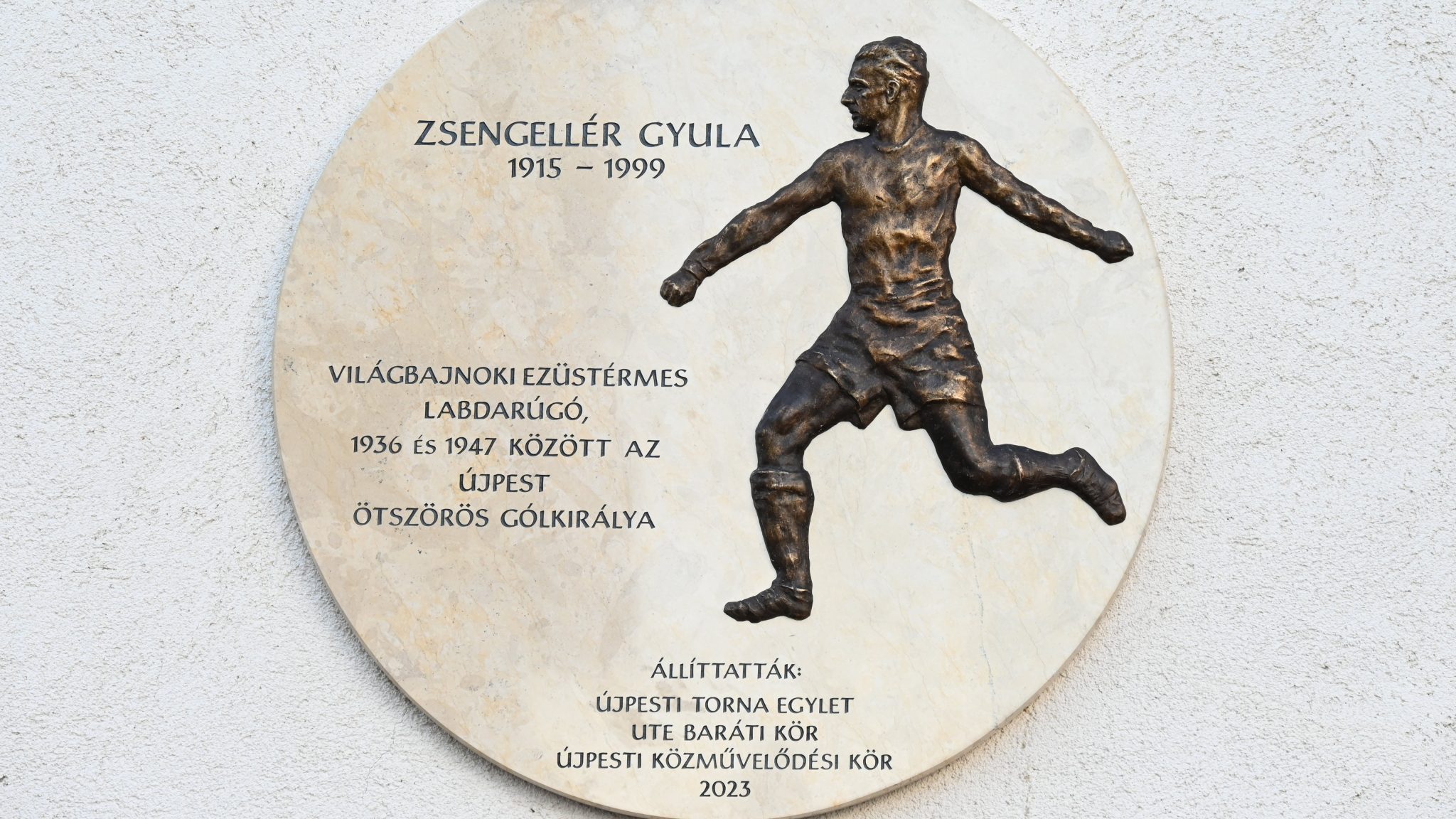 Emléktáblát kapott Zsengellér Gyula, minden idők legjobb újpesti ...