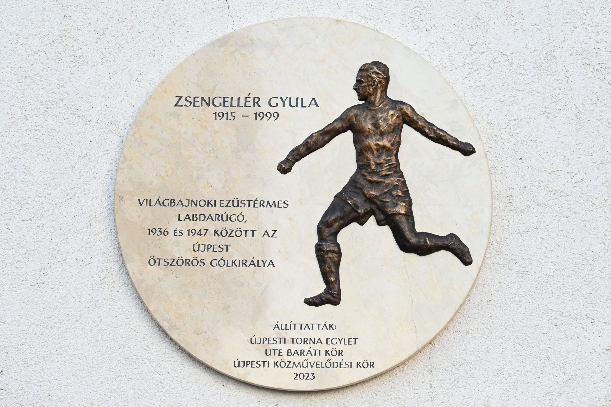 Emléktáblát kapott Zsengellér Gyula, minden idők legjobb újpesti ...