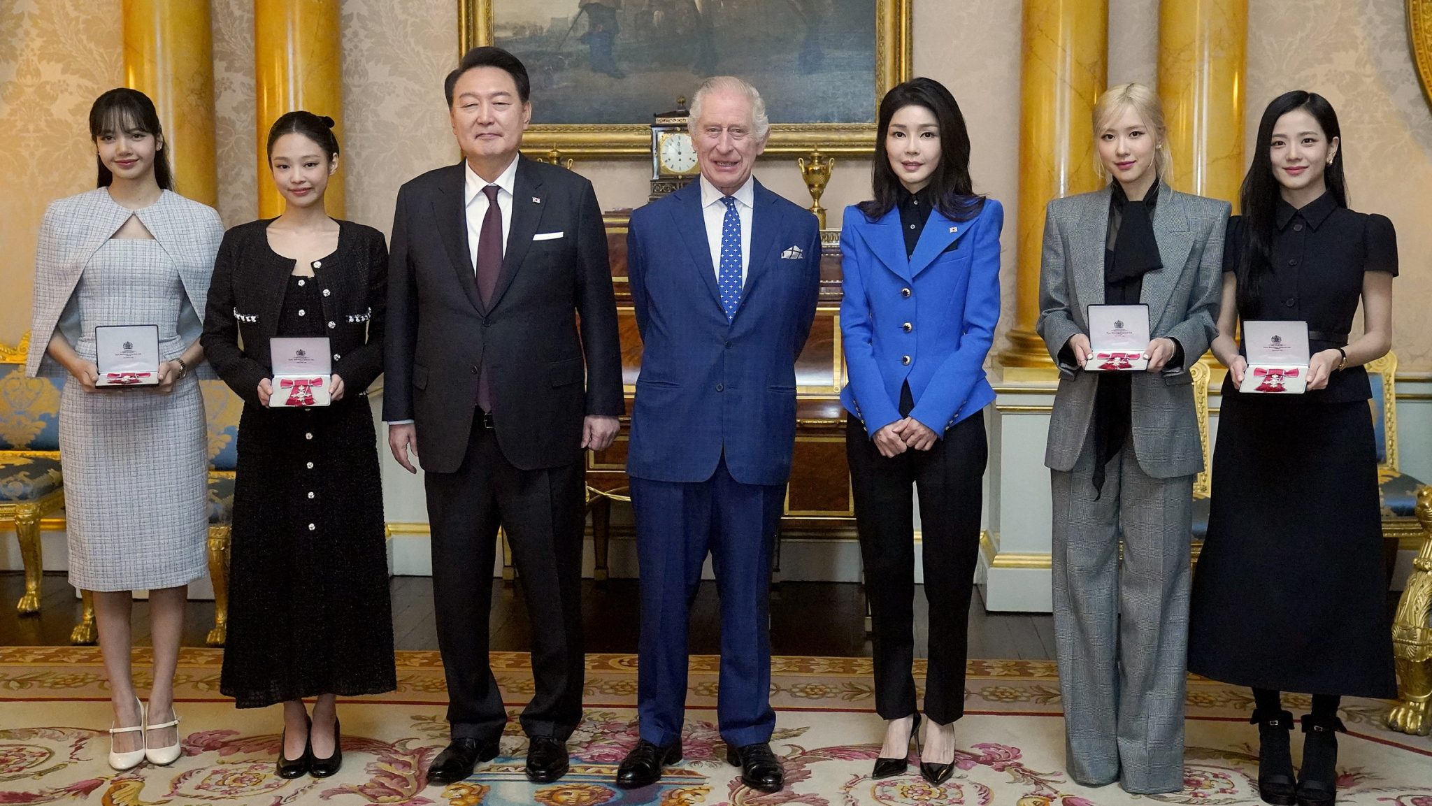 Károly király kitüntette a K-pop szupersztárjait | 24.hu