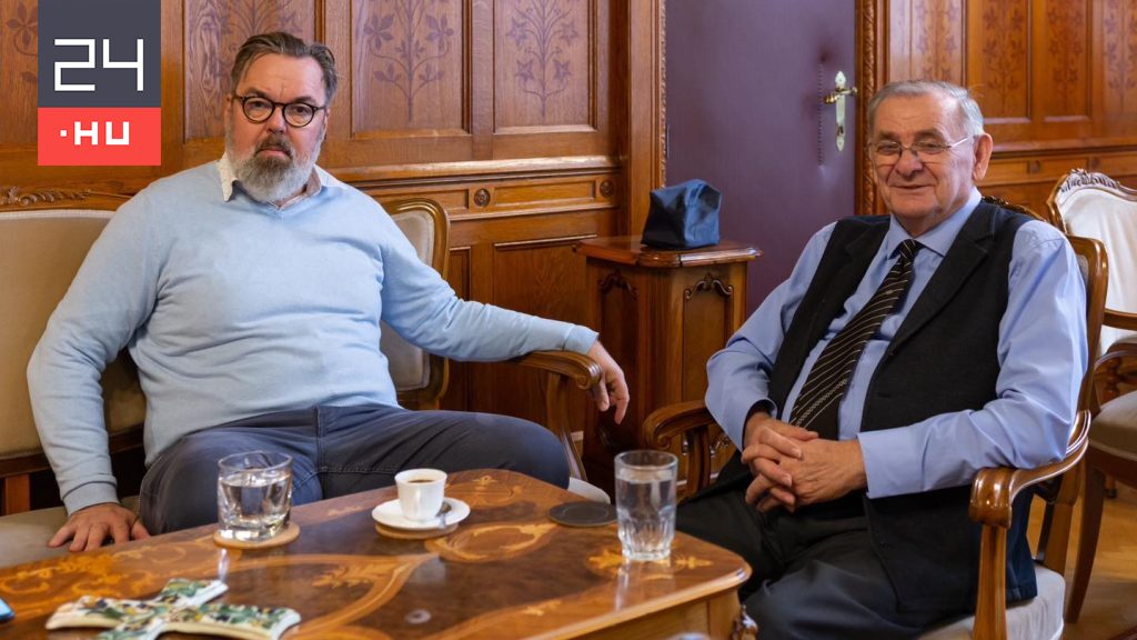 Lezsák Sándor próbálta vigasztalni L. Simon Lászlót | 24.hu