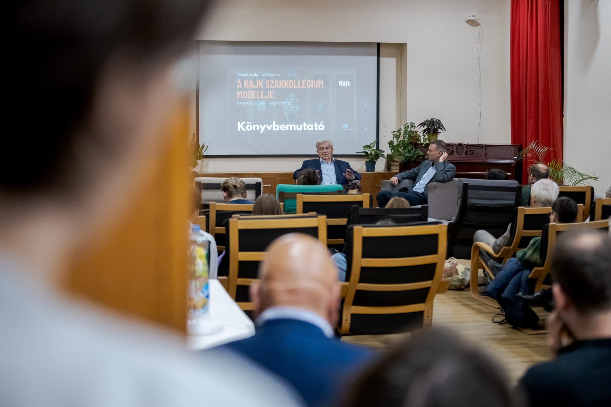 Chikán Attila: a különböző hatalmi viszonyokban nem kevés autokrácia ...