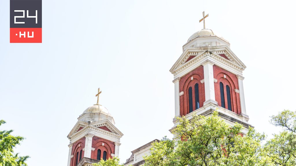 Feleségül vette 18 éves tanítványát az alabamai ördögűző katolikus pap ...