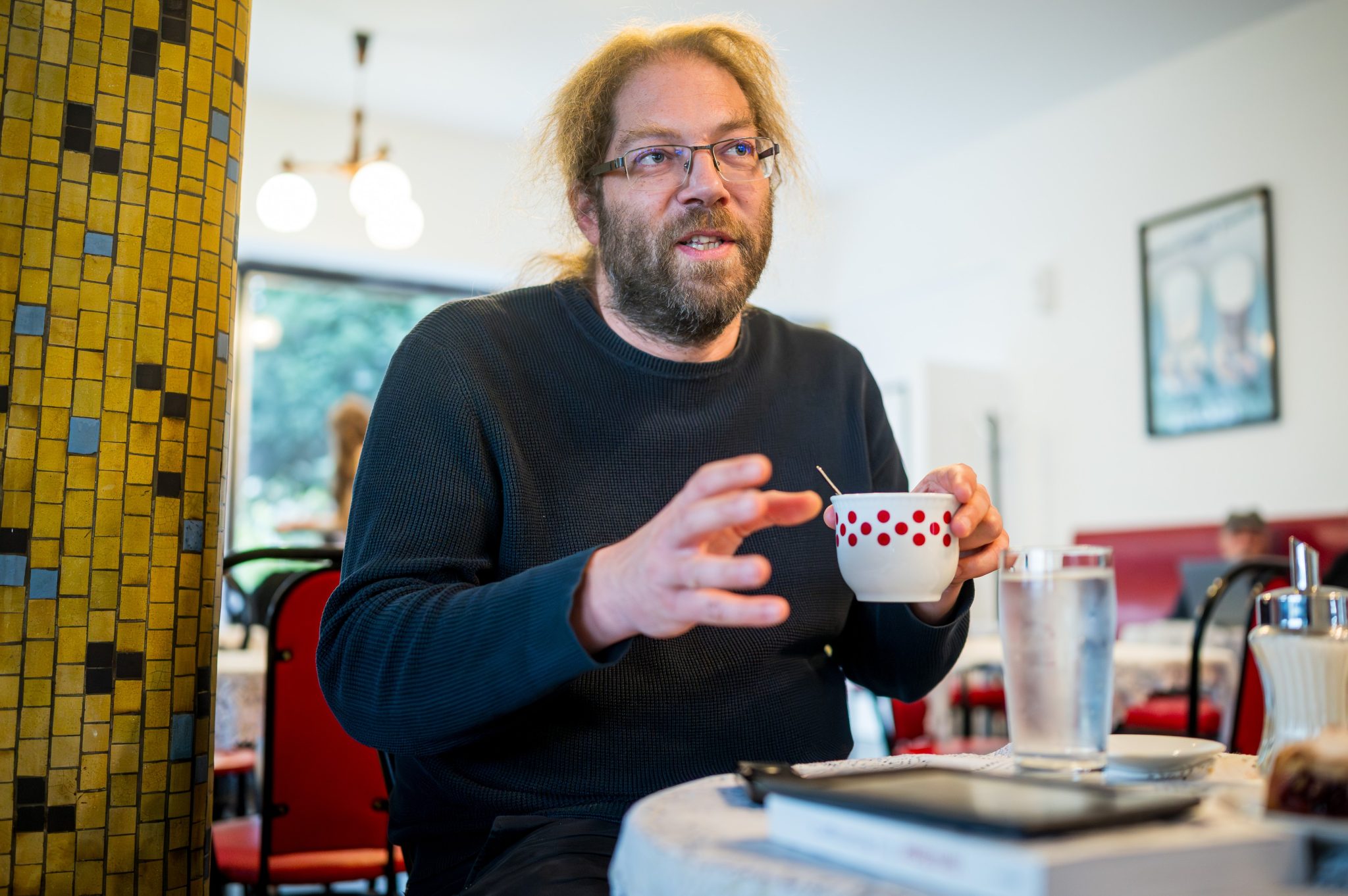 Varró Dániel: Azt szeretem, ha a vers okosabb, mint a költő, ami az én ...