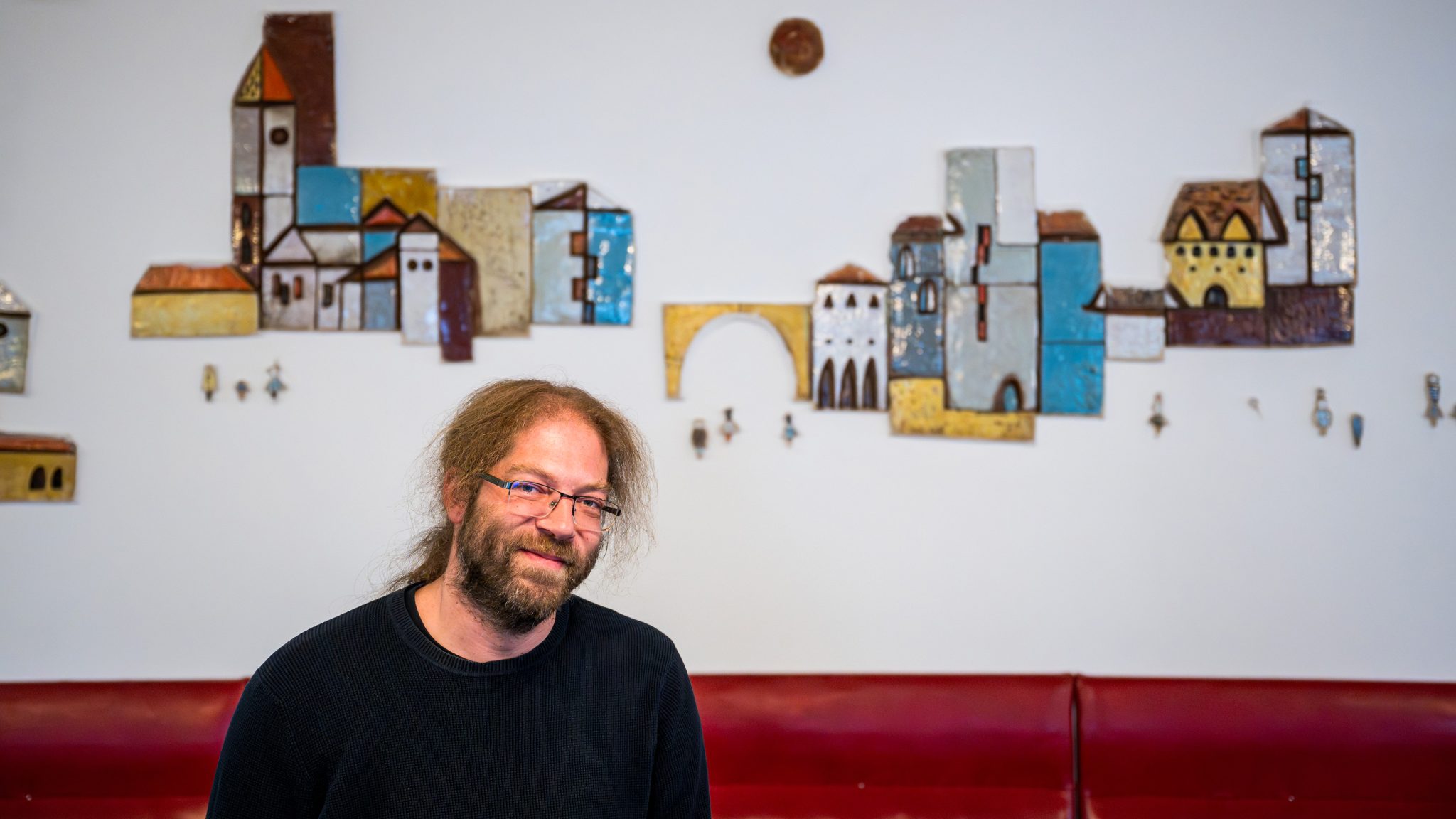 Varró Dániel: Azt szeretem, ha a vers okosabb, mint a költő, ami az én ...