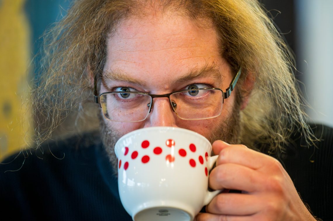 Varró Dániel: Azt szeretem, ha a vers okosabb, mint a költő, ami az én ...