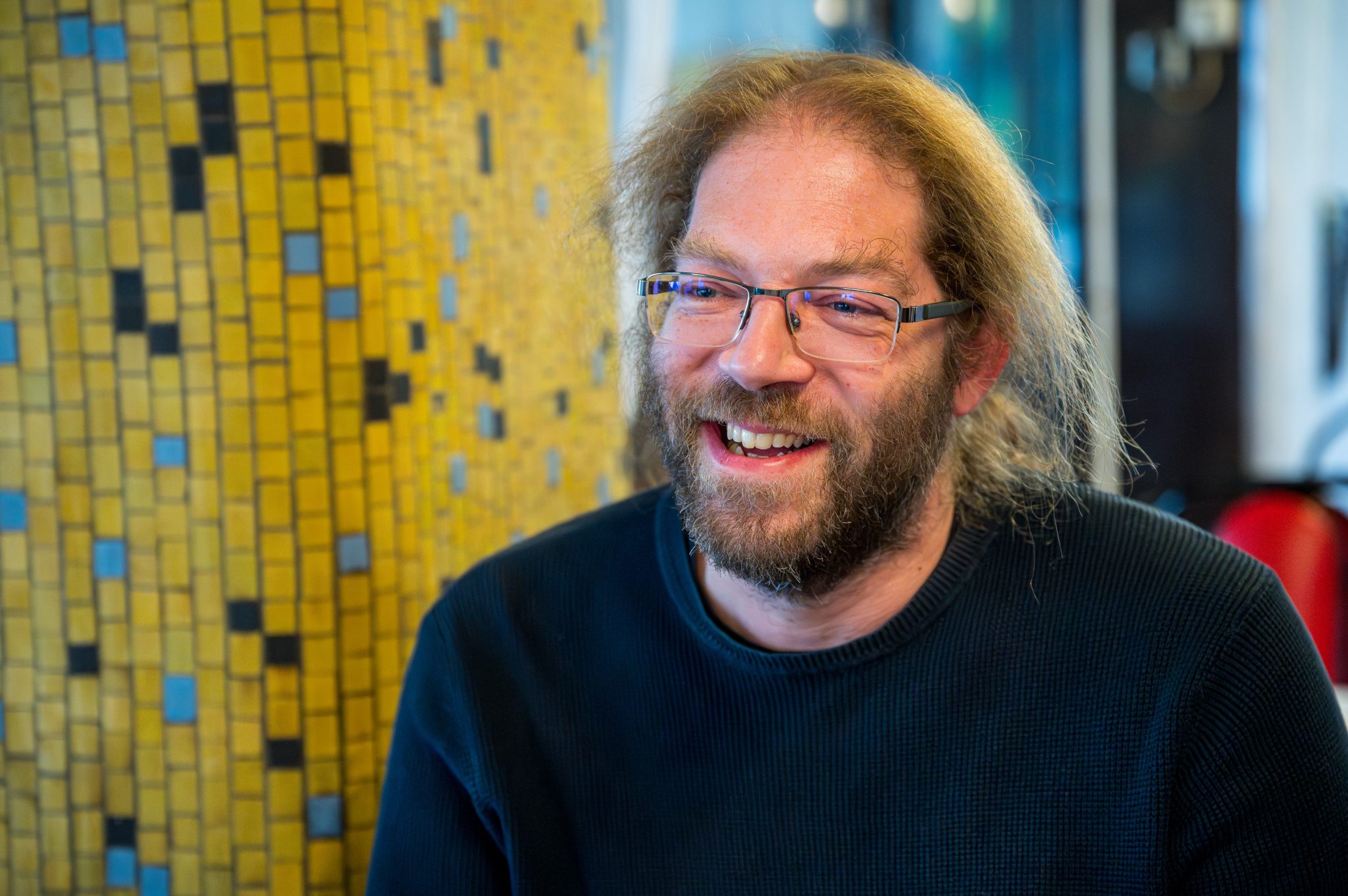 Varró Dániel: Azt szeretem, ha a vers okosabb, mint a költő, ami az én ...