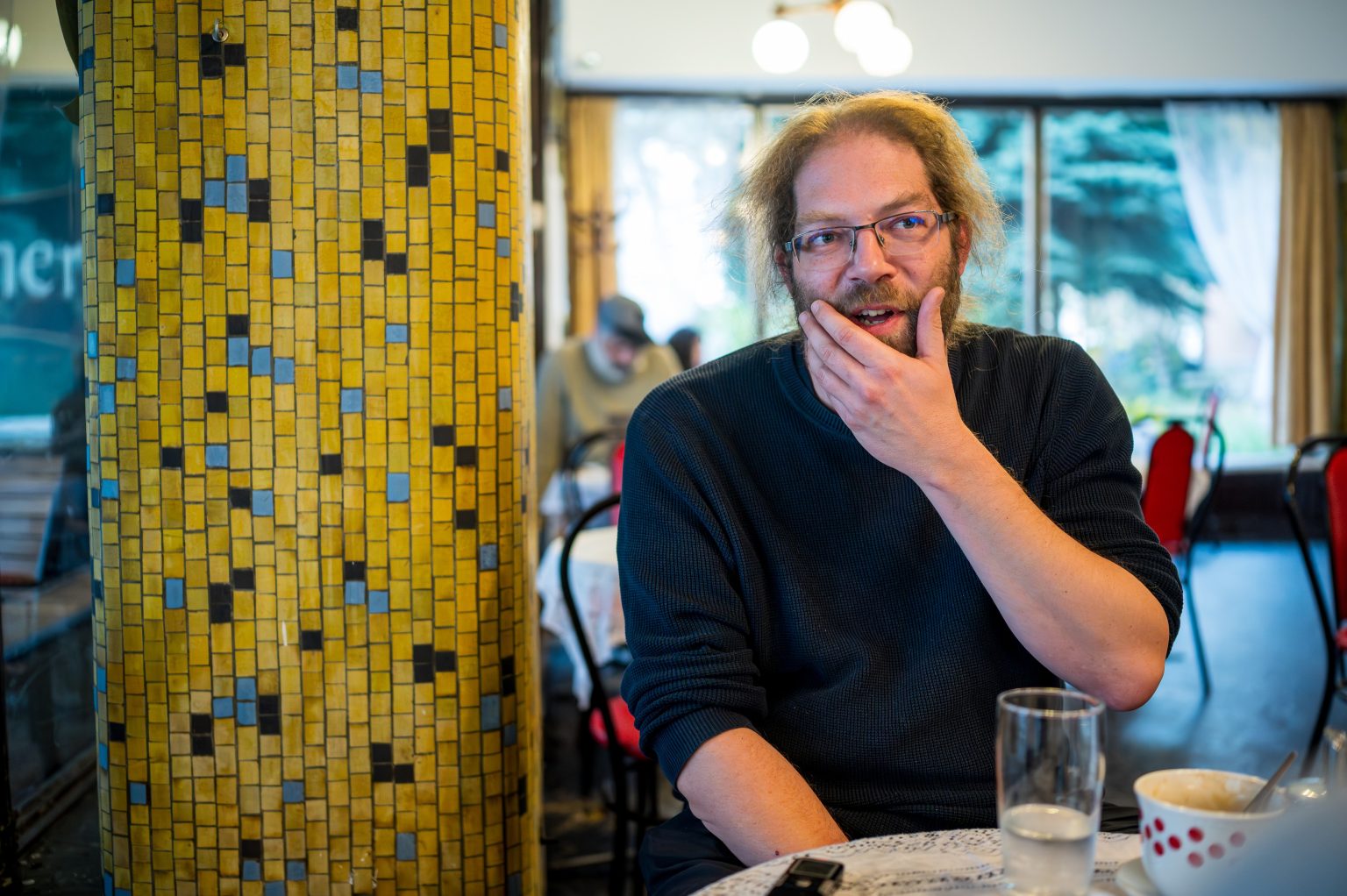 Varró Dániel: Azt szeretem, ha a vers okosabb, mint a költő, ami az én ...