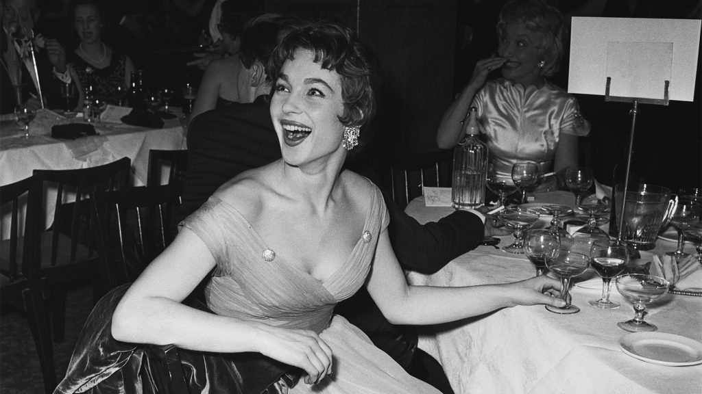 Meghalt Shirley Anne Field | 24.hu