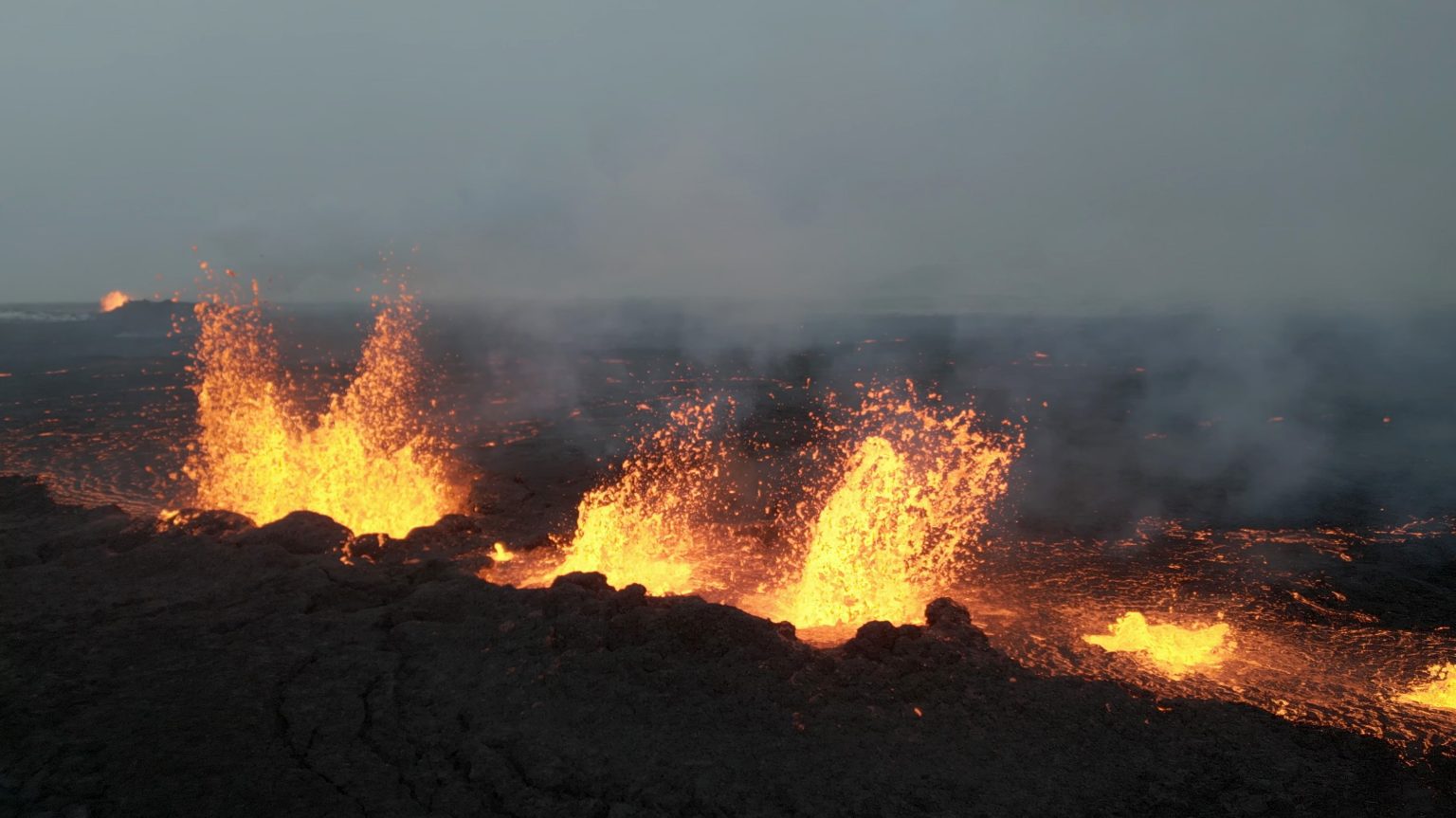 Csillapodik az izlandi vulkán, de még nincs vége a kitörésnek | 24.hu