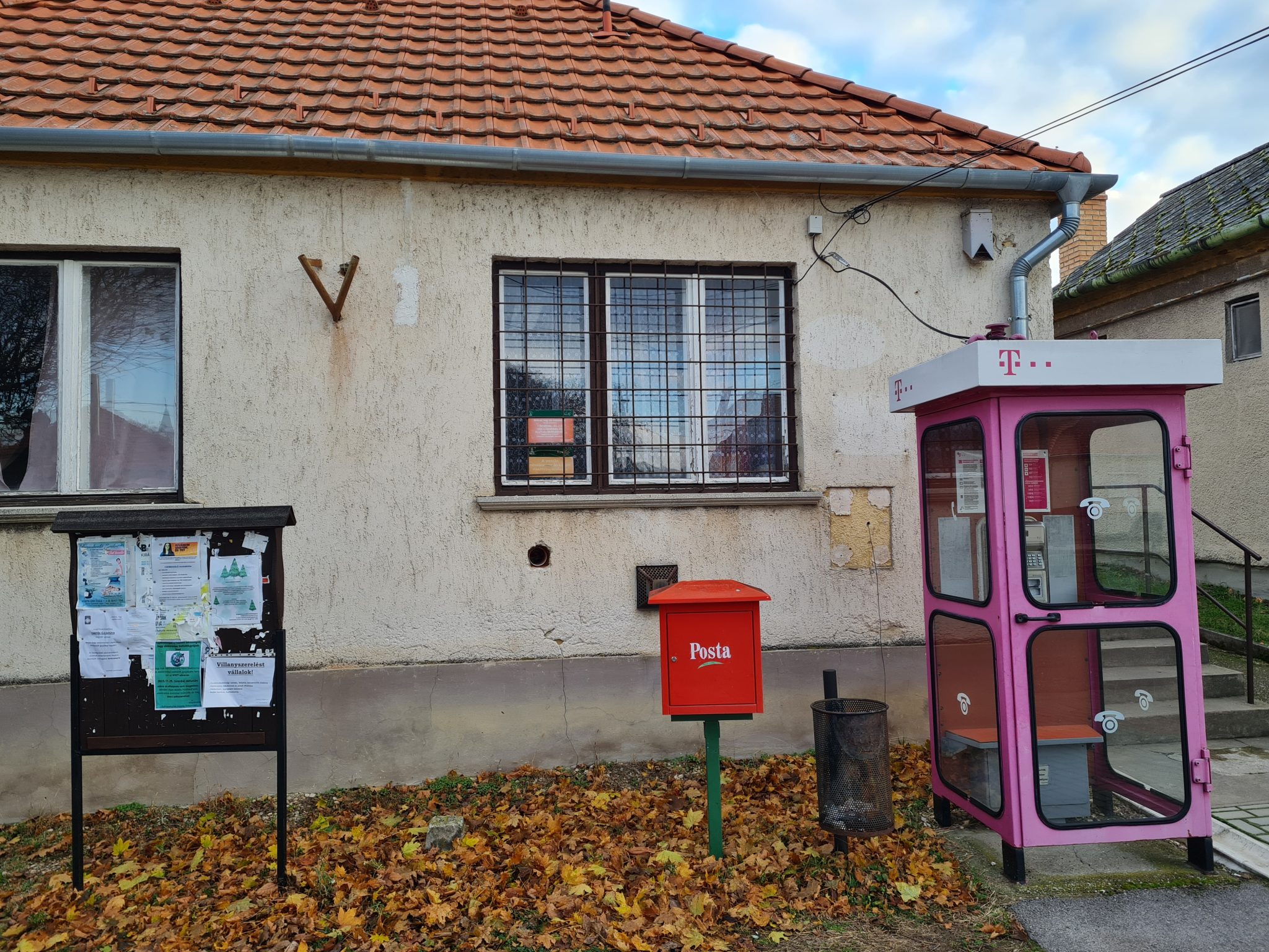 Biztonságban van-e a pénzünk a postán, ha akár százmillió is eltűnhet ...