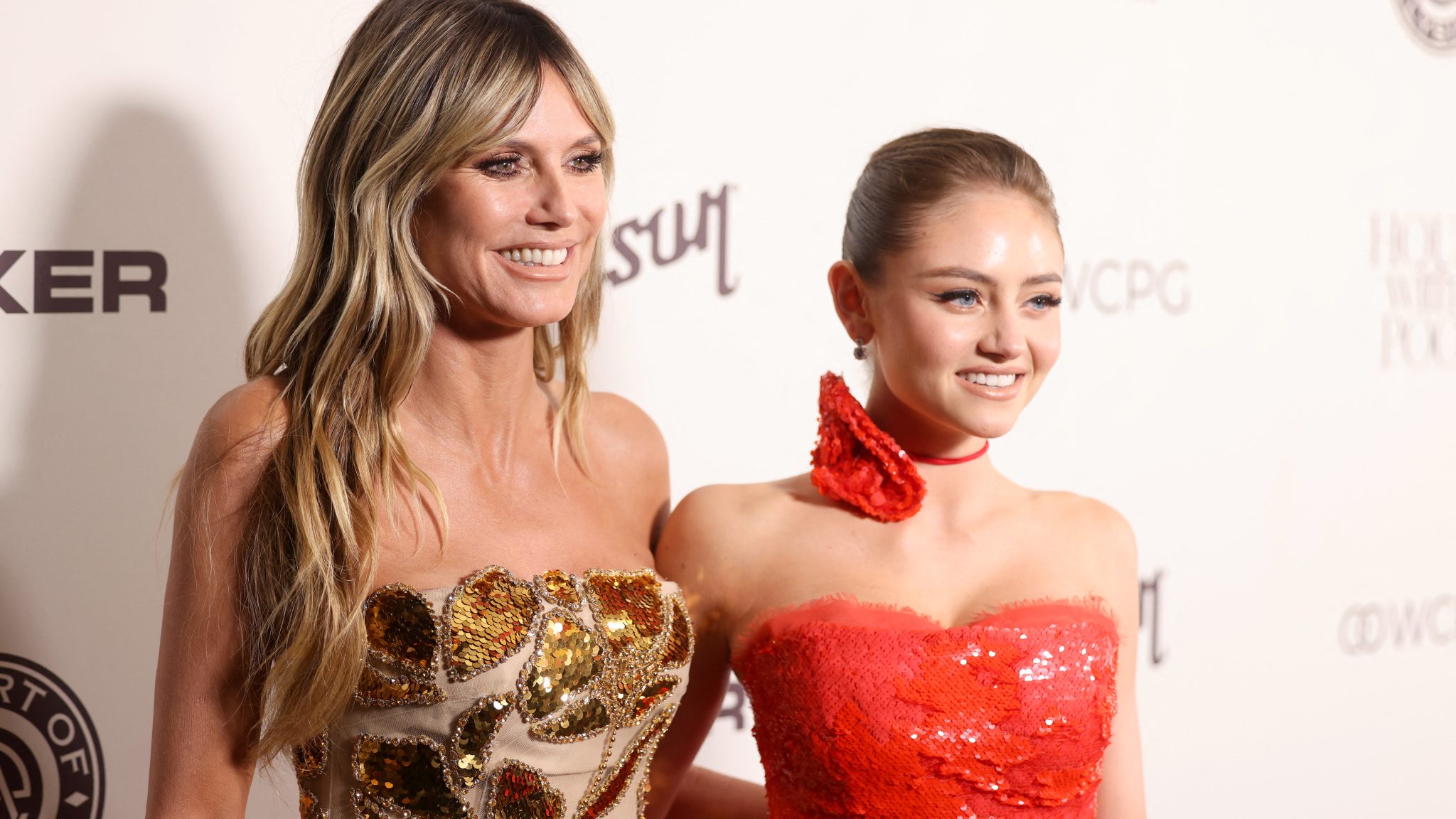 Heidi Klum Lánya Leni Egyszer A Barátaival Együtt Találta Meg Anyja Szexjátékait 24hu