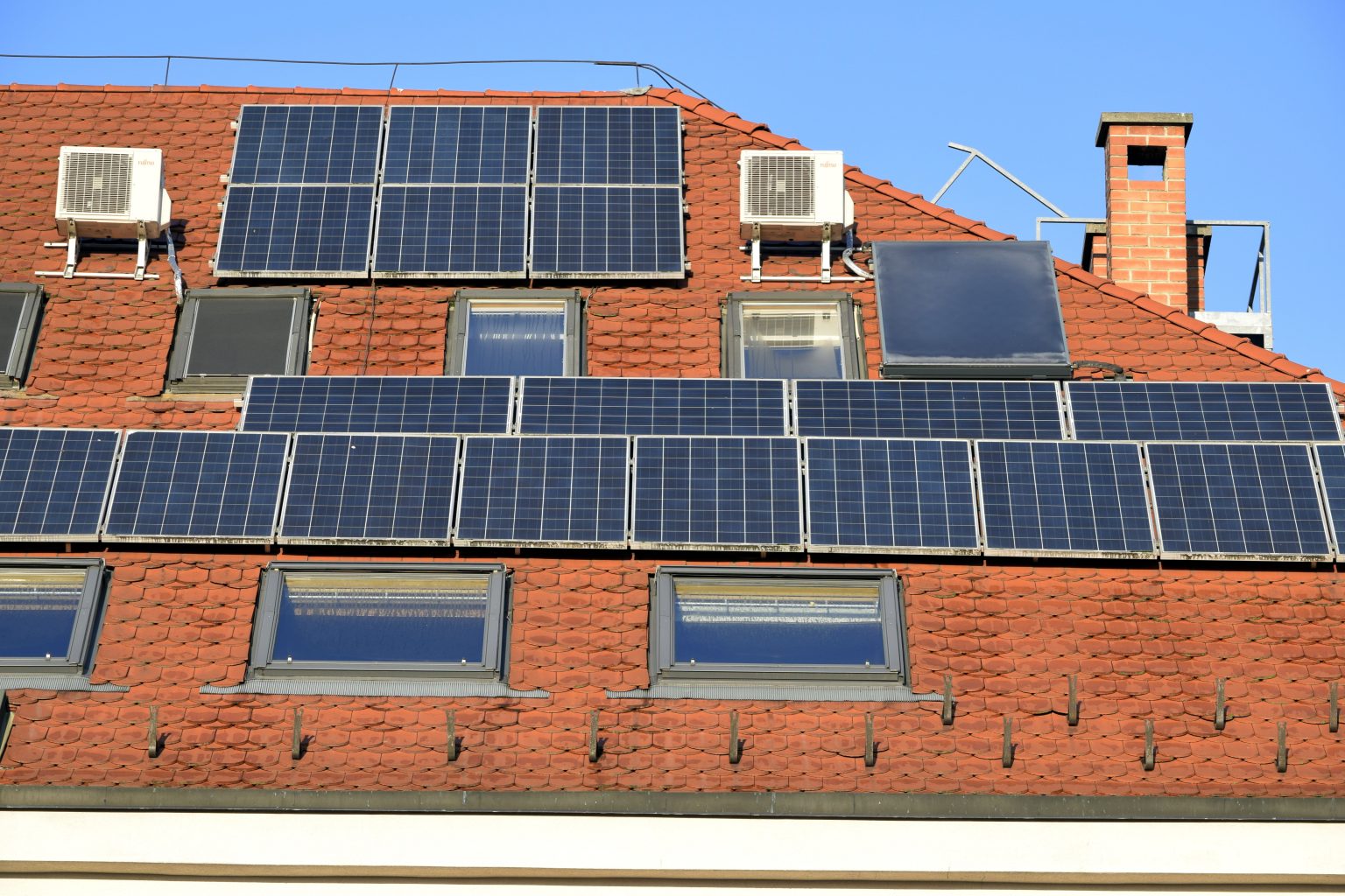 Így éri meg a napelemhez energiatárolót is létesíteni | 24.hu
