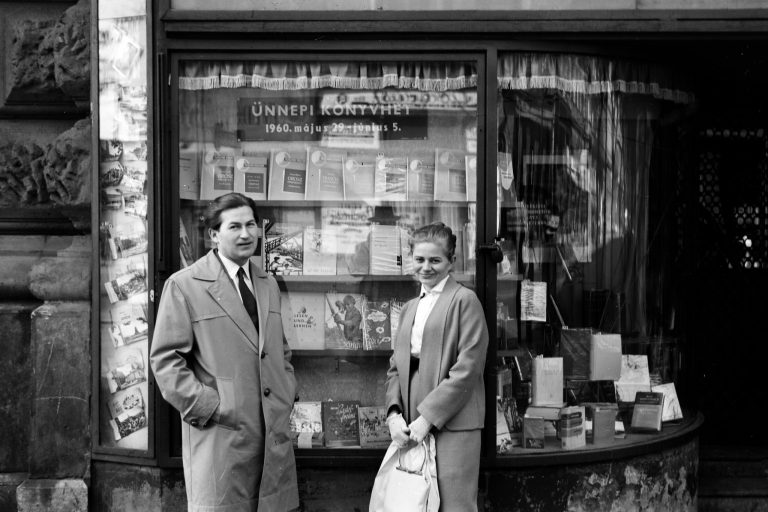 Falusi keresztelőtől a fecskenadrágos Lator Lászlóig – Fodor András ...