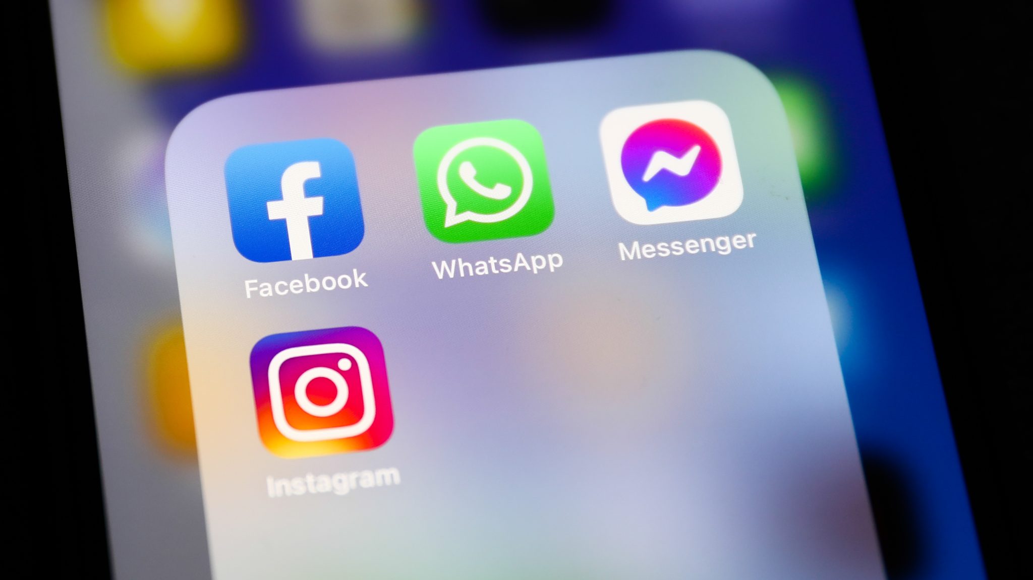 Komoly szigorítás jön a Facebookra | 24.hu