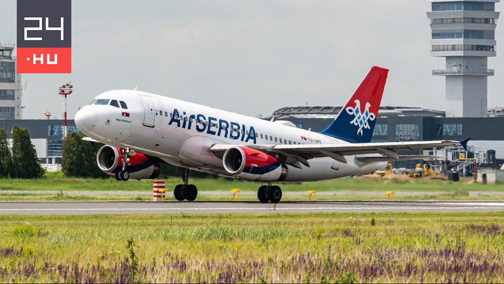 Összekeveredtek az érkező és az induló utasok, több órás késések és ...