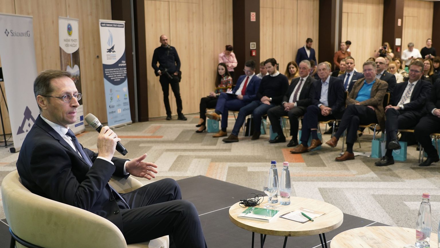 Index: Újabb név az államfőaspiránsok listáján, Varga Mihály MNB ...