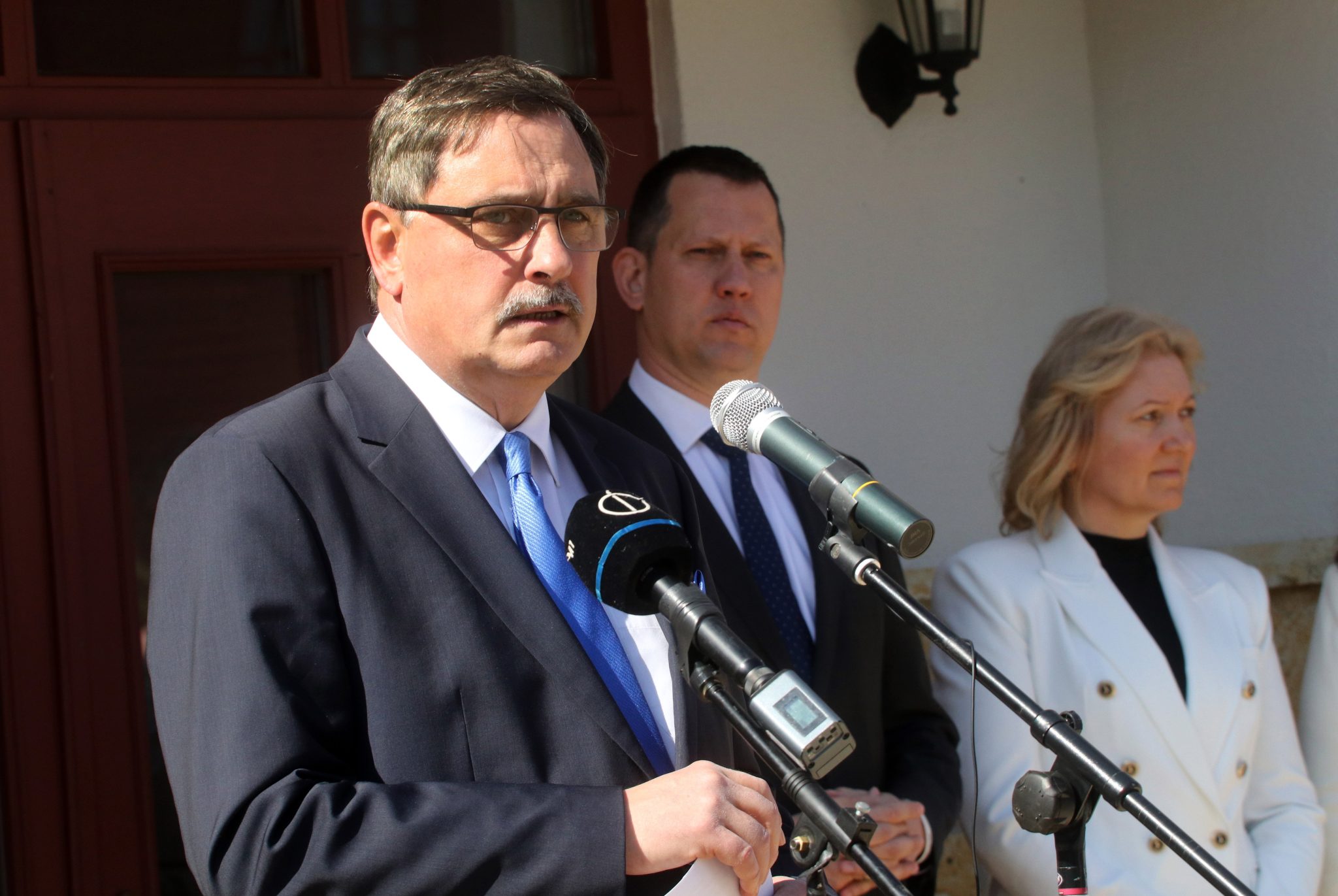 Hónapok óta zárva van az egy évvel ezelőtt átadott encsi tanuszoda | 24.hu