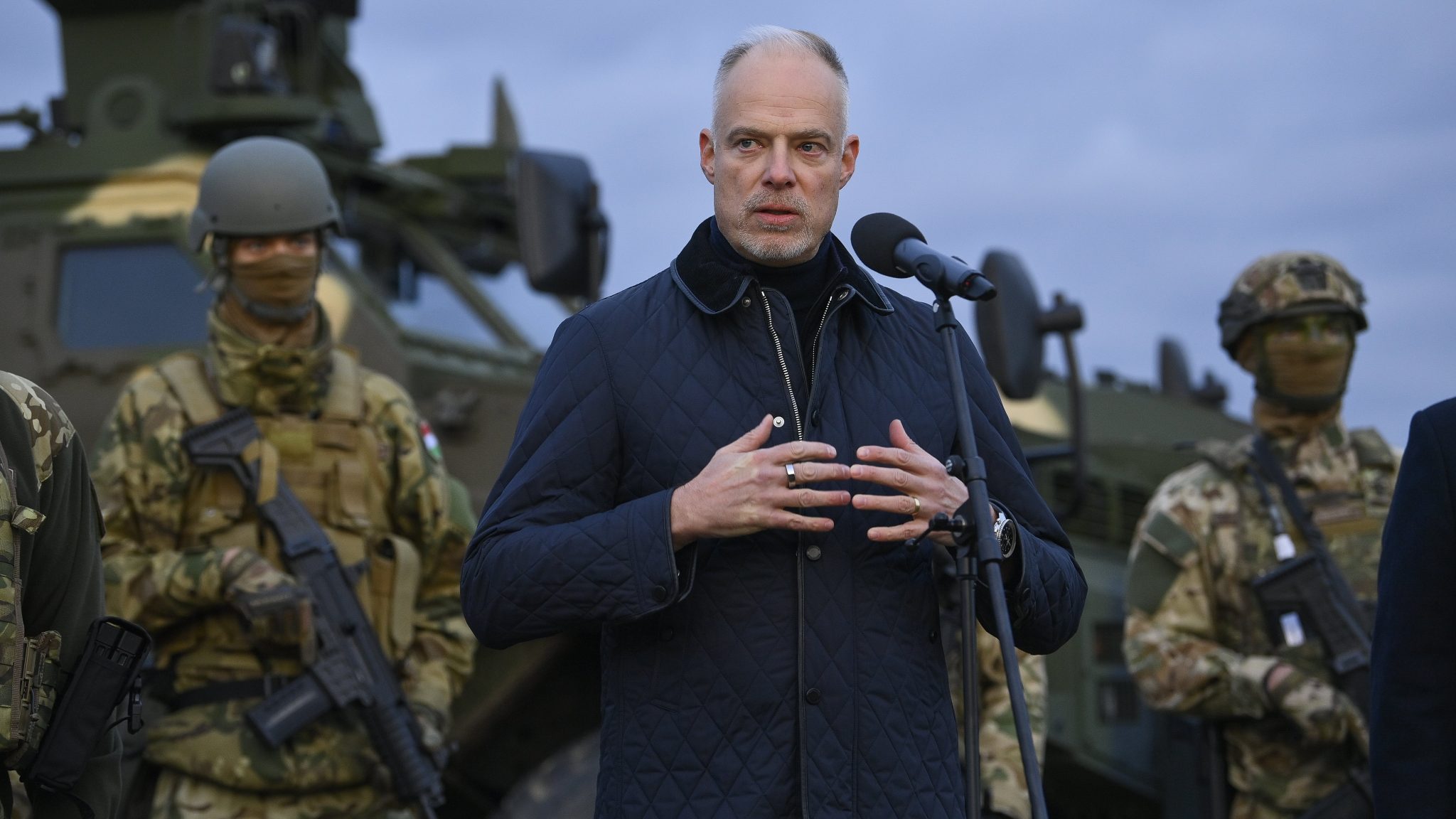 Beleszólna a közlekedésfejlesztésbe a Honvédelmi Minisztérium | 24.hu