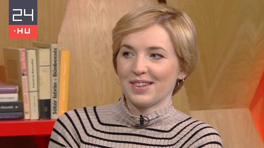 Gurulós fotelben tért vissza a színpadra Tóth Nikolett, a Jókai utcai omlásban megsérült ...