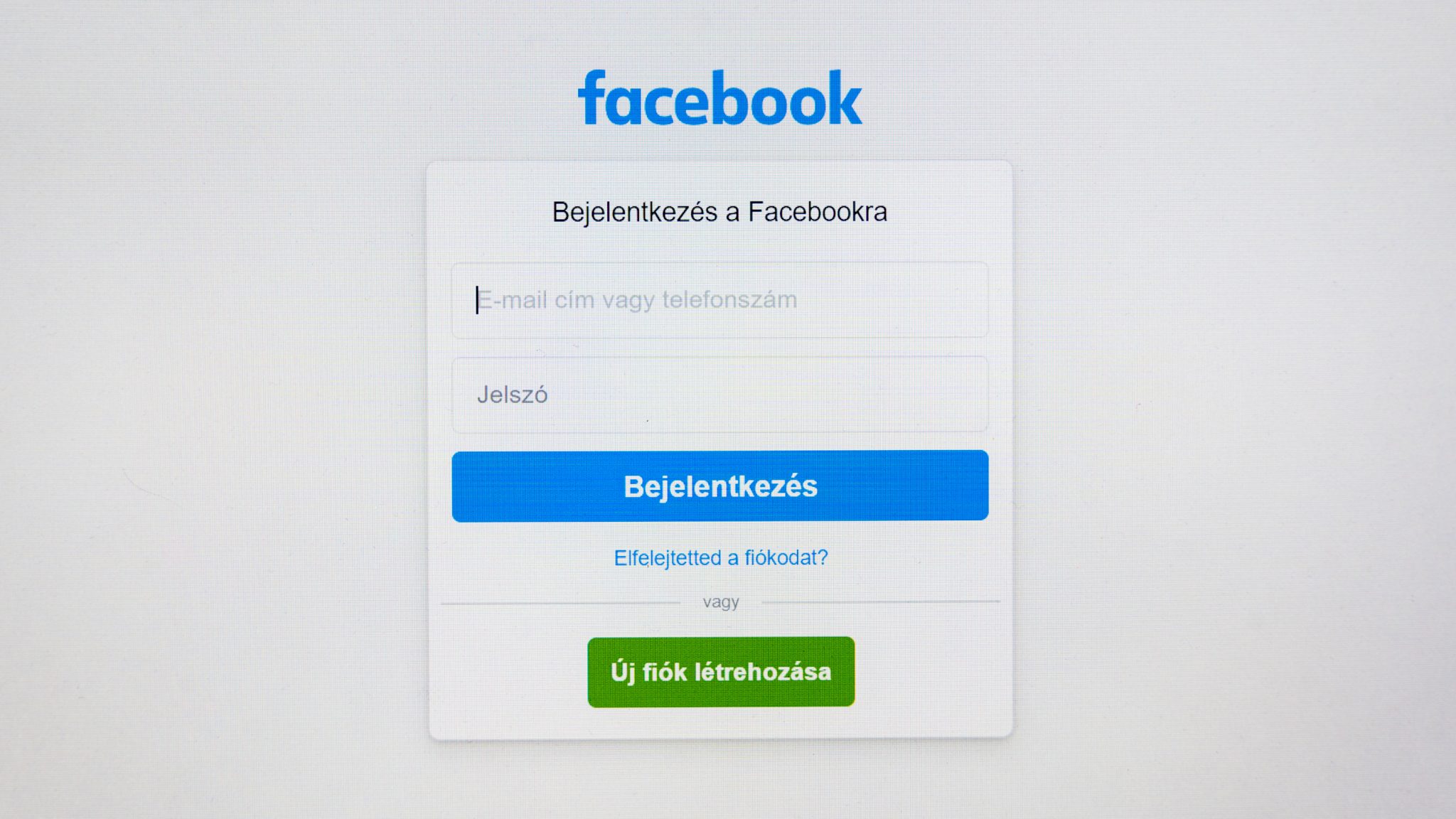 Ismét be lehet lépni a Facebookra és a Messengerbe | 24.hu