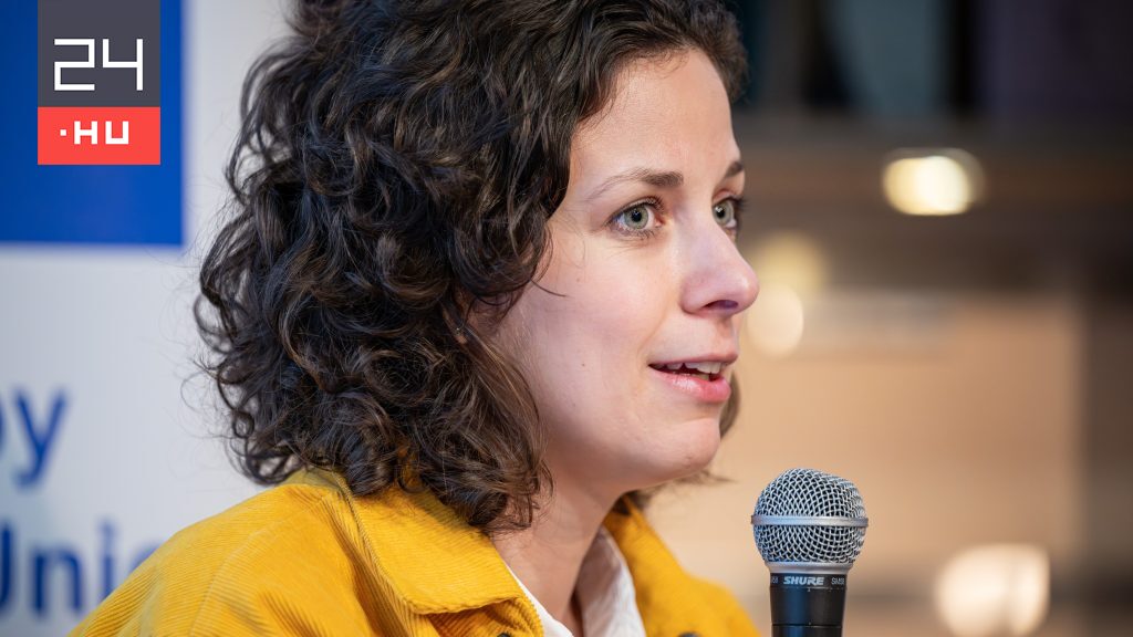 Rendőrségi idézést kapott a momentumos Orosz Anna | 24.hu