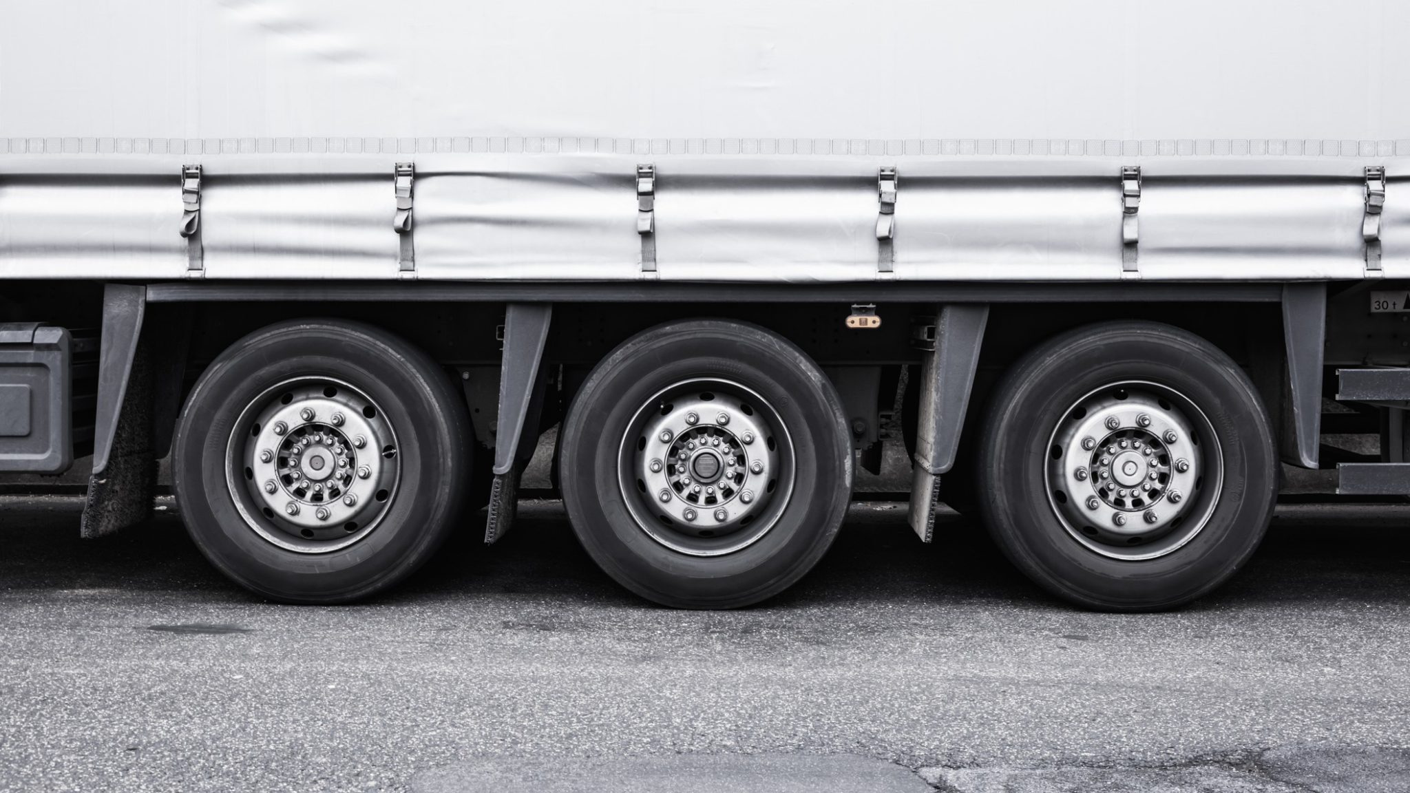 Földön kívüli objektumnak néztek egy teherautót | 24.hu