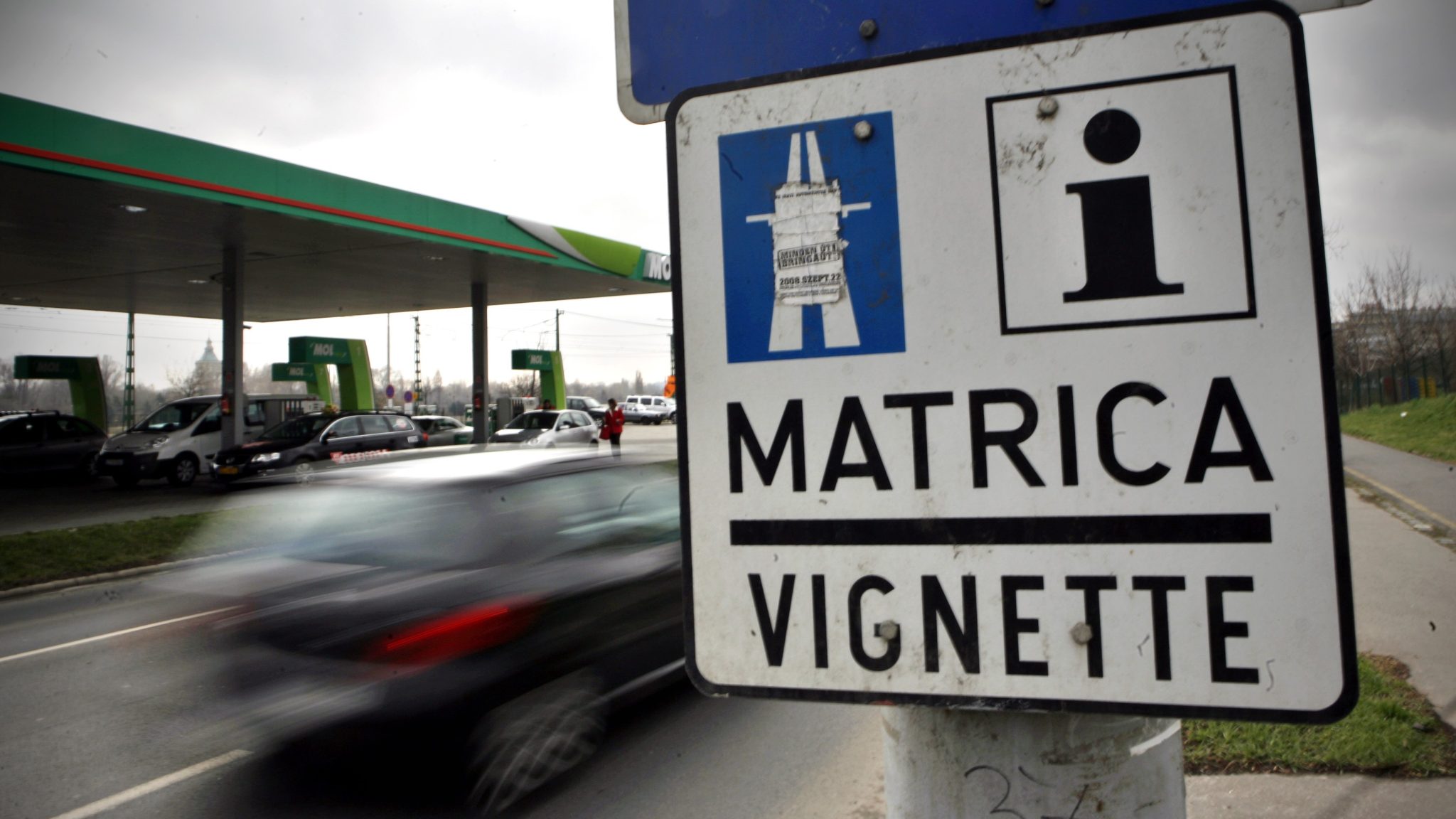 Mától lehet venni egynapos autópálya-matricát | 24.hu