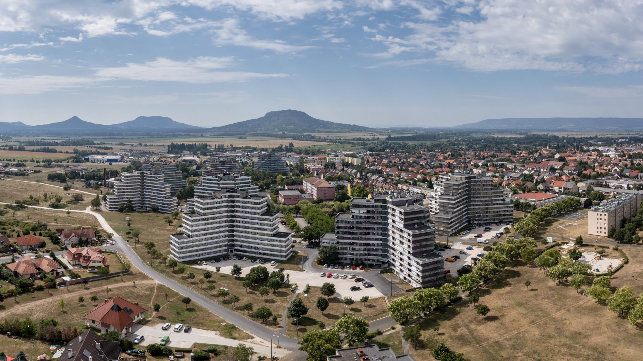 Robbanás történt az egyik tapolcai Y-házban, egy embert kórházba vittek ...