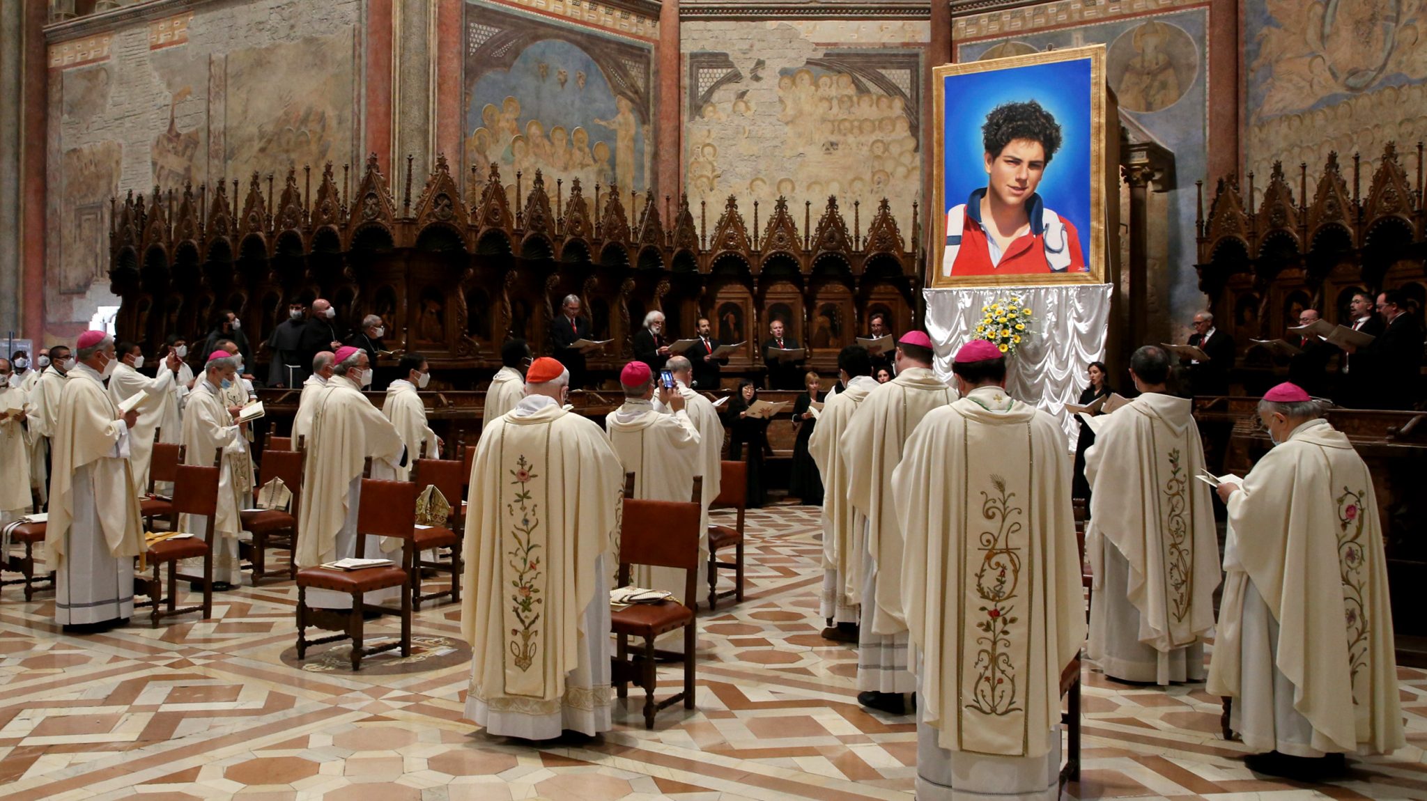 Újabb csodára leltek, így Ferenc Pápa szentté avathatja a 15 évesen ...