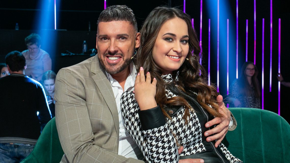 Önkormányzati képviselő lett Szuperák Barbara, a mulatós sztár, Jolly ...