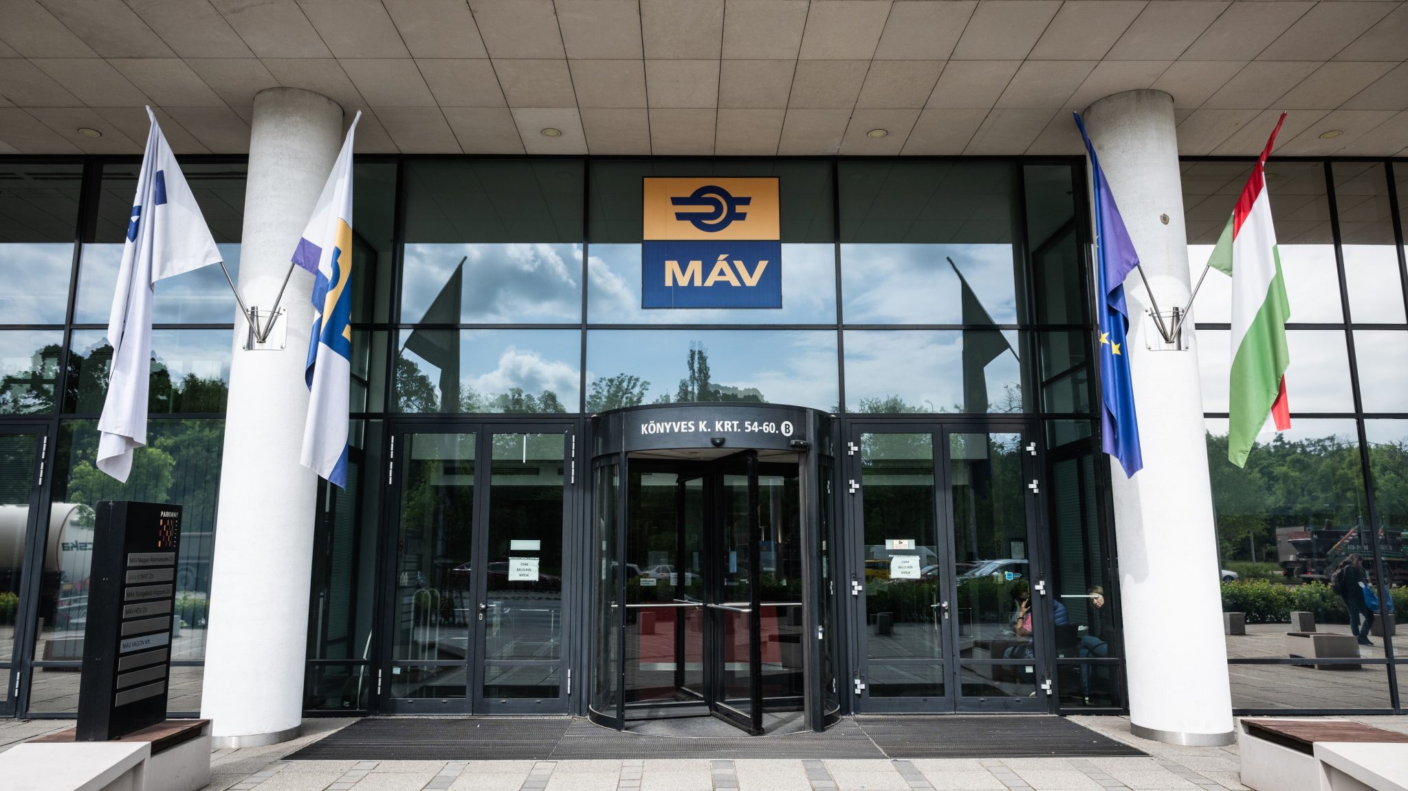 Lázár János megtiltotta a home office-t a MÁV–Volán-csoportnál | 24.hu