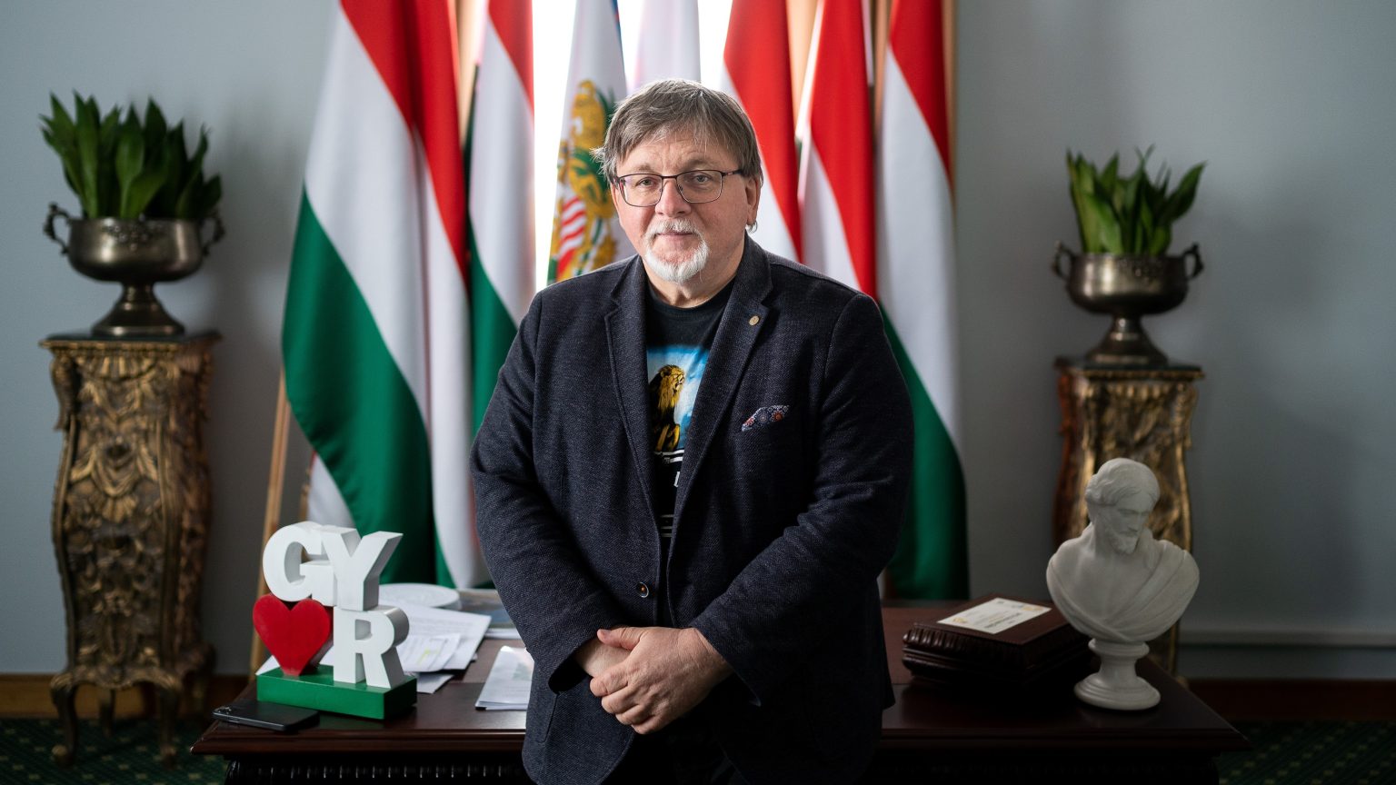 Telex: A szavazatok újraszámlálását kérte Dézsi Csaba András | 24.hu