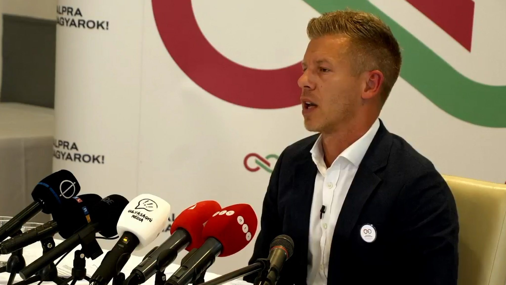 Magyar Péter leállítaná a Fidesz gyerekekre káros kampányát | 24.hu