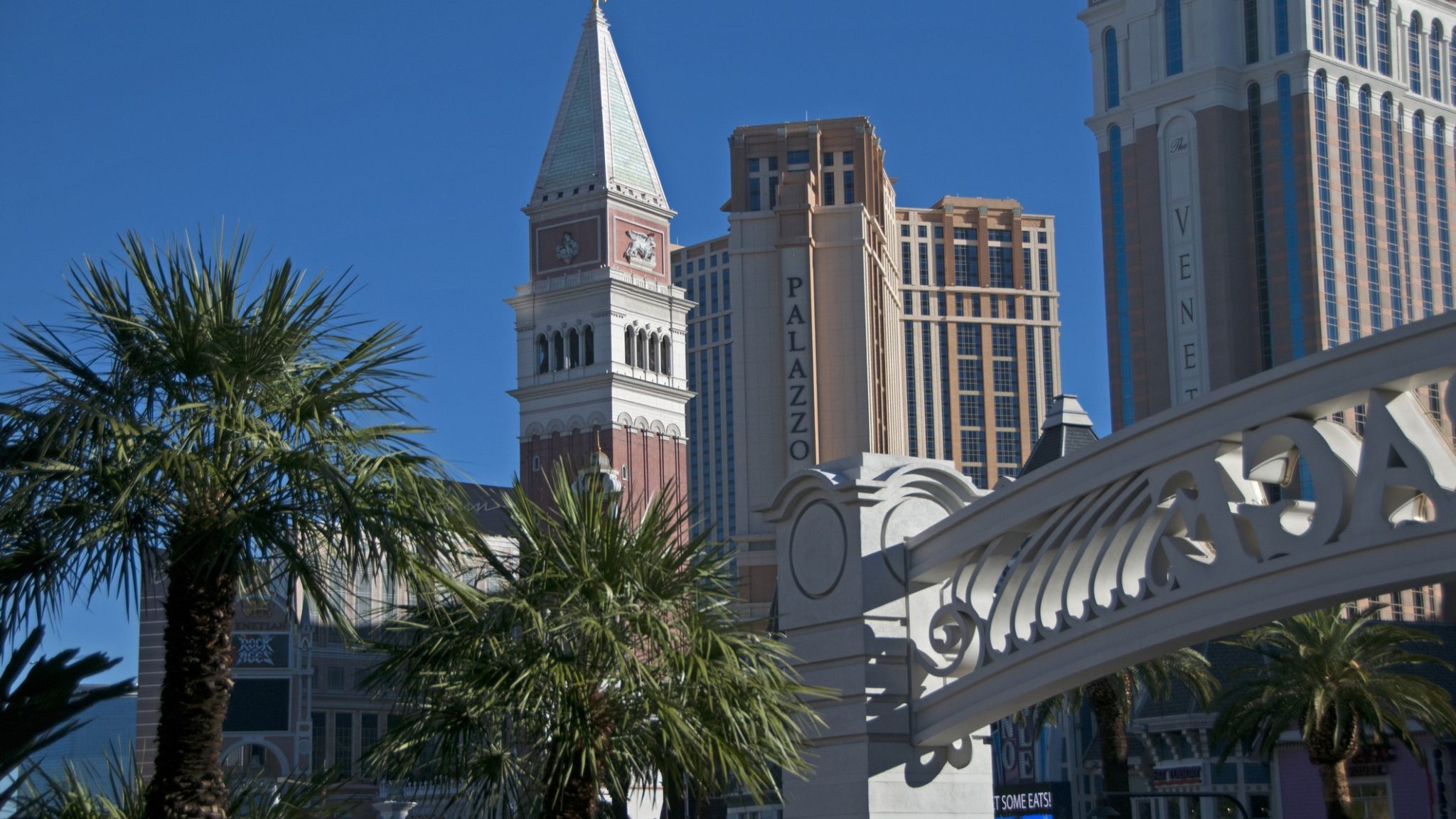 Skorpió csípte ágyékon egy luxusszállodában, tönkrement a szexuális ...