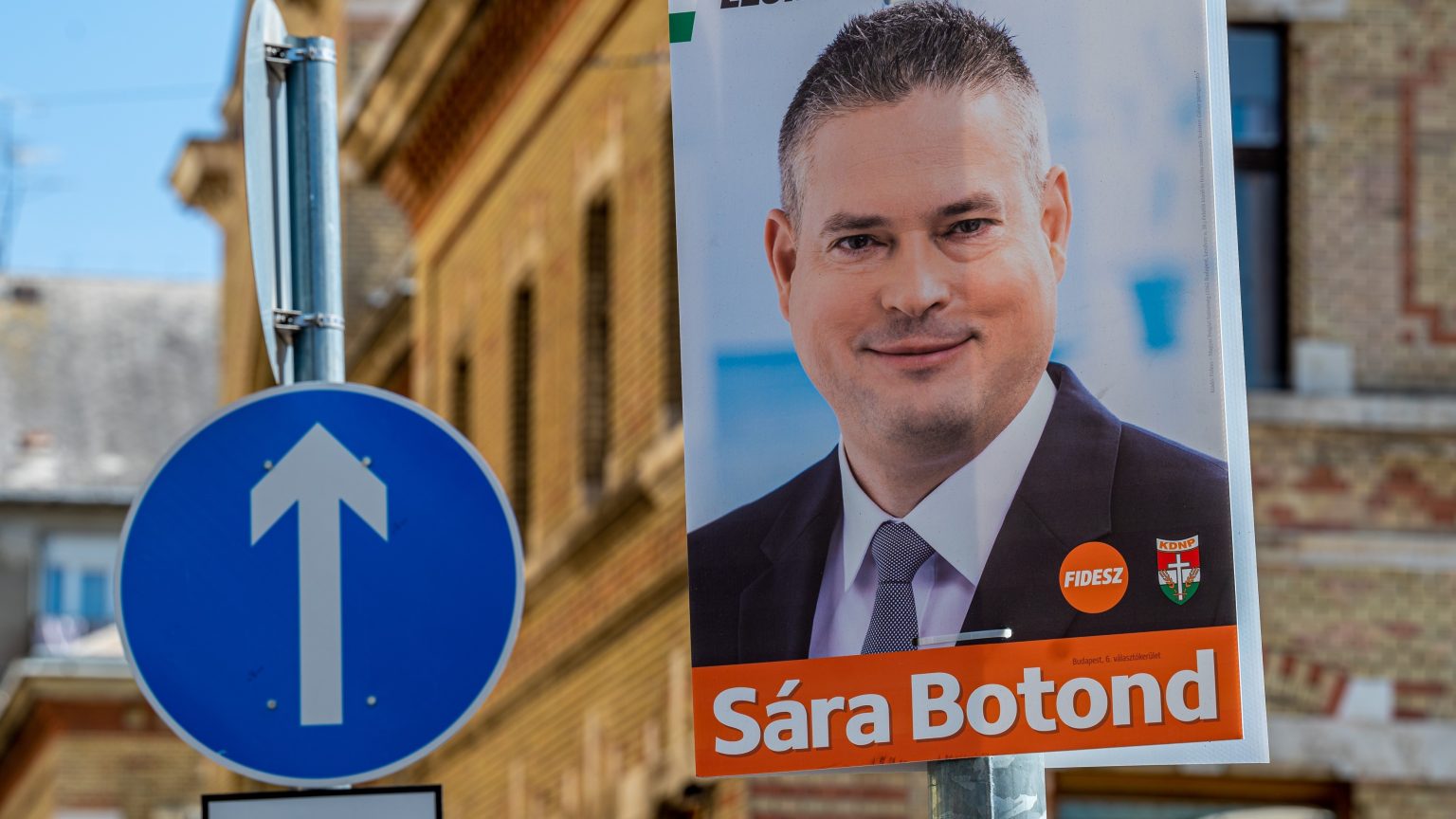 Sára Botond főispán mégsem ül be a közgyűlésbe, felállt a budapesti ...