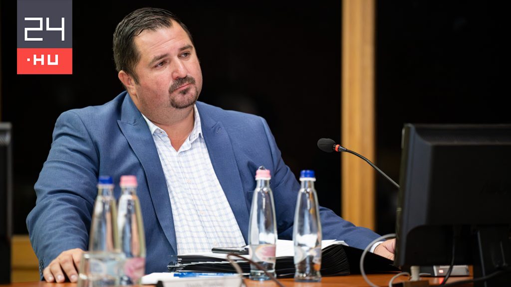 Hasba rúgással rendezte le Zugló távozó alpolgármestere a párttársát a ...