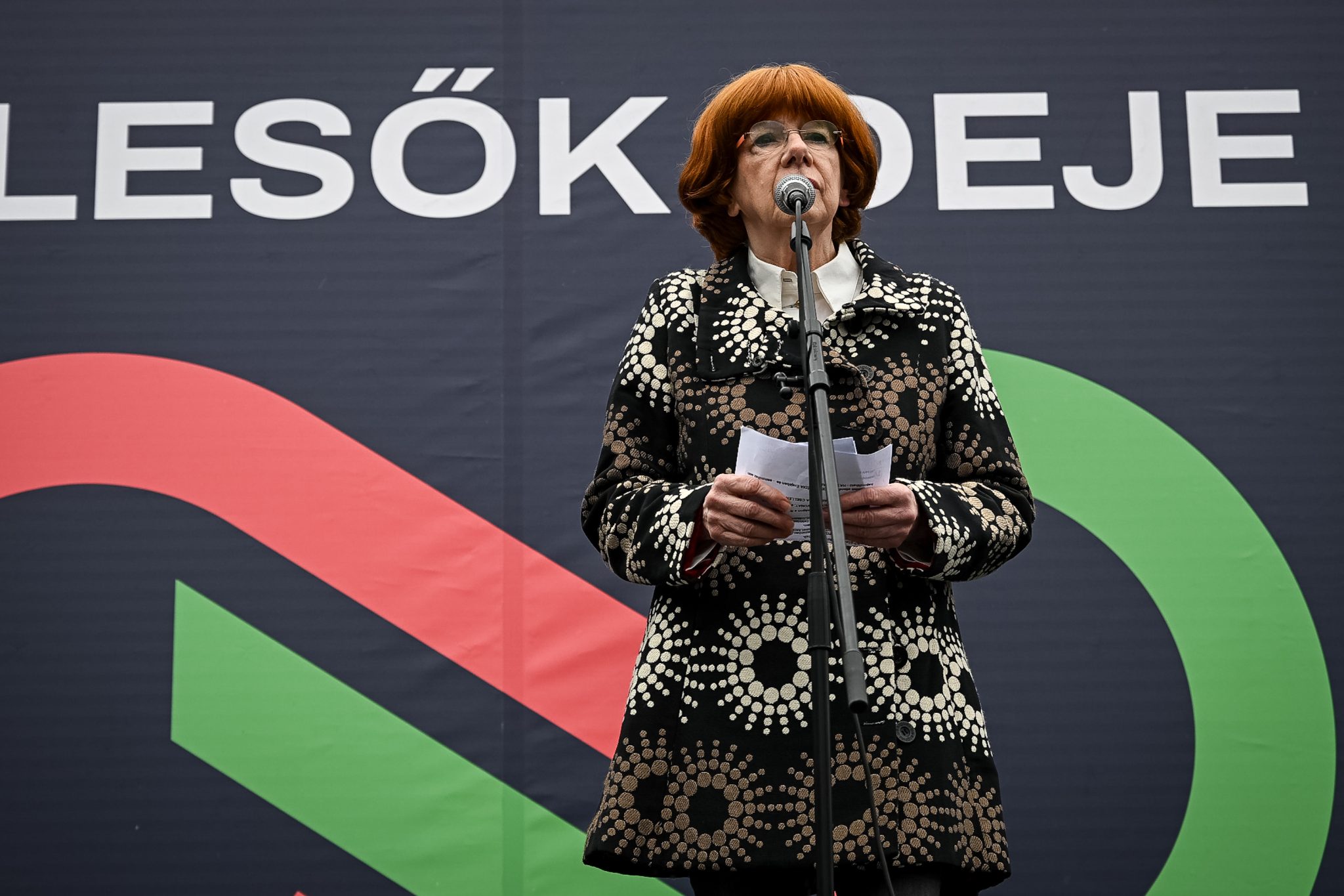 Propaganda elleni tüntetés: Magyar Péter megpróbált bejutni a köztévébe ...