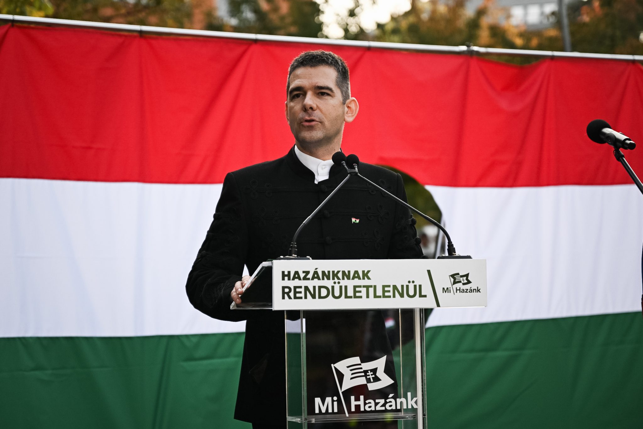 Kommunista luxusnyugdíjakról beszél Novák Előd | 24.hu