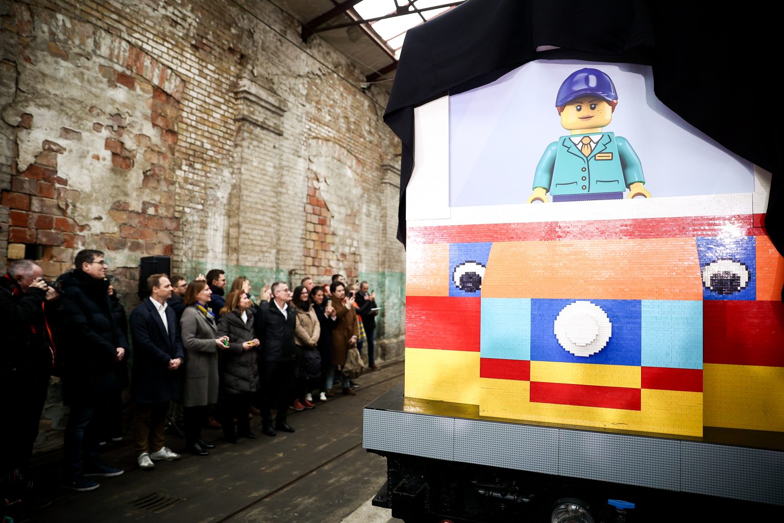 Életnagyságú LEGO-villamos hódítja meg Budapestet | 24.hu